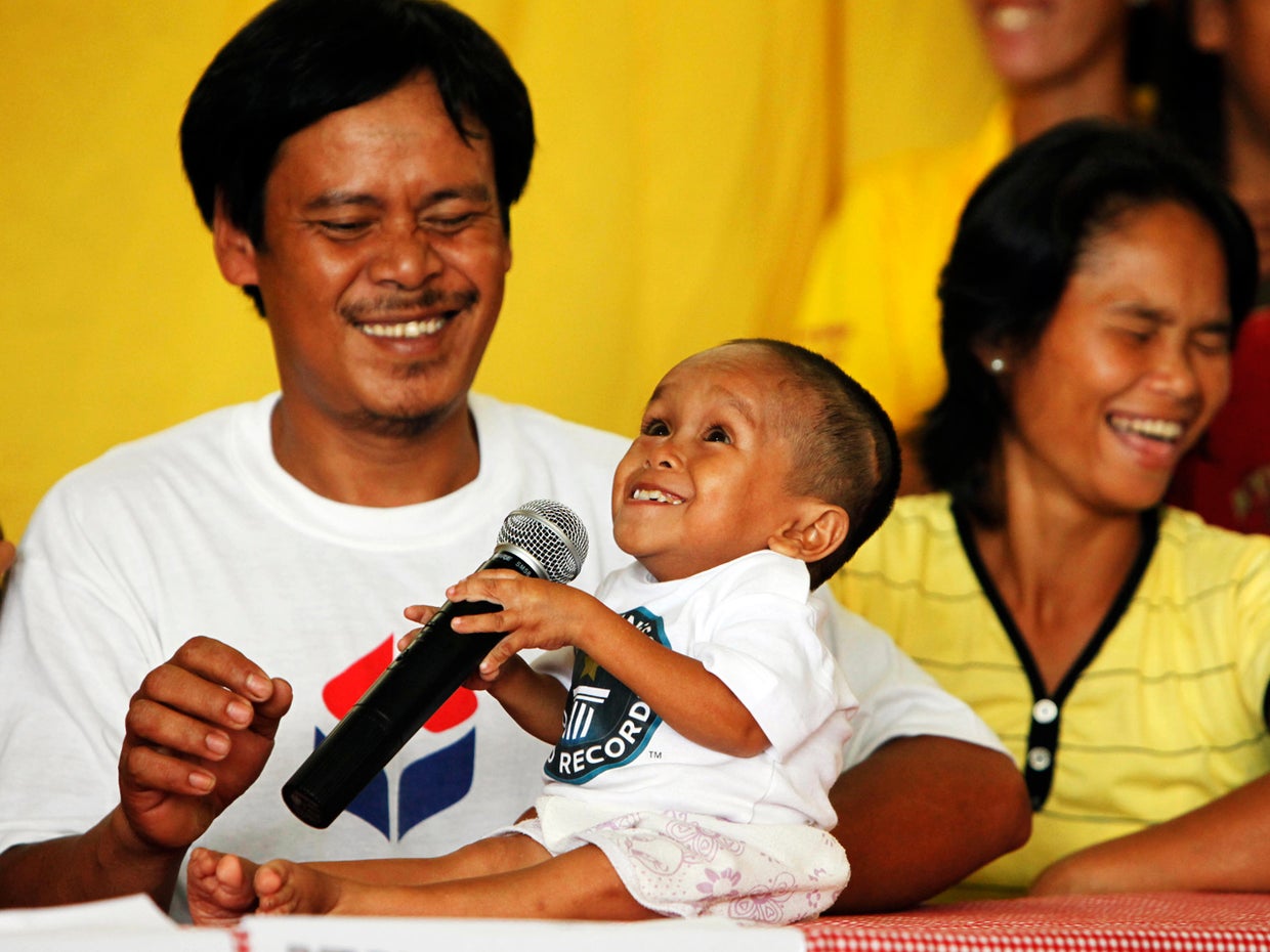 Meet world's shortest man, Junrey Balawing