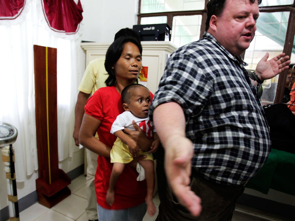 Meet world's shortest man, Junrey Balawing