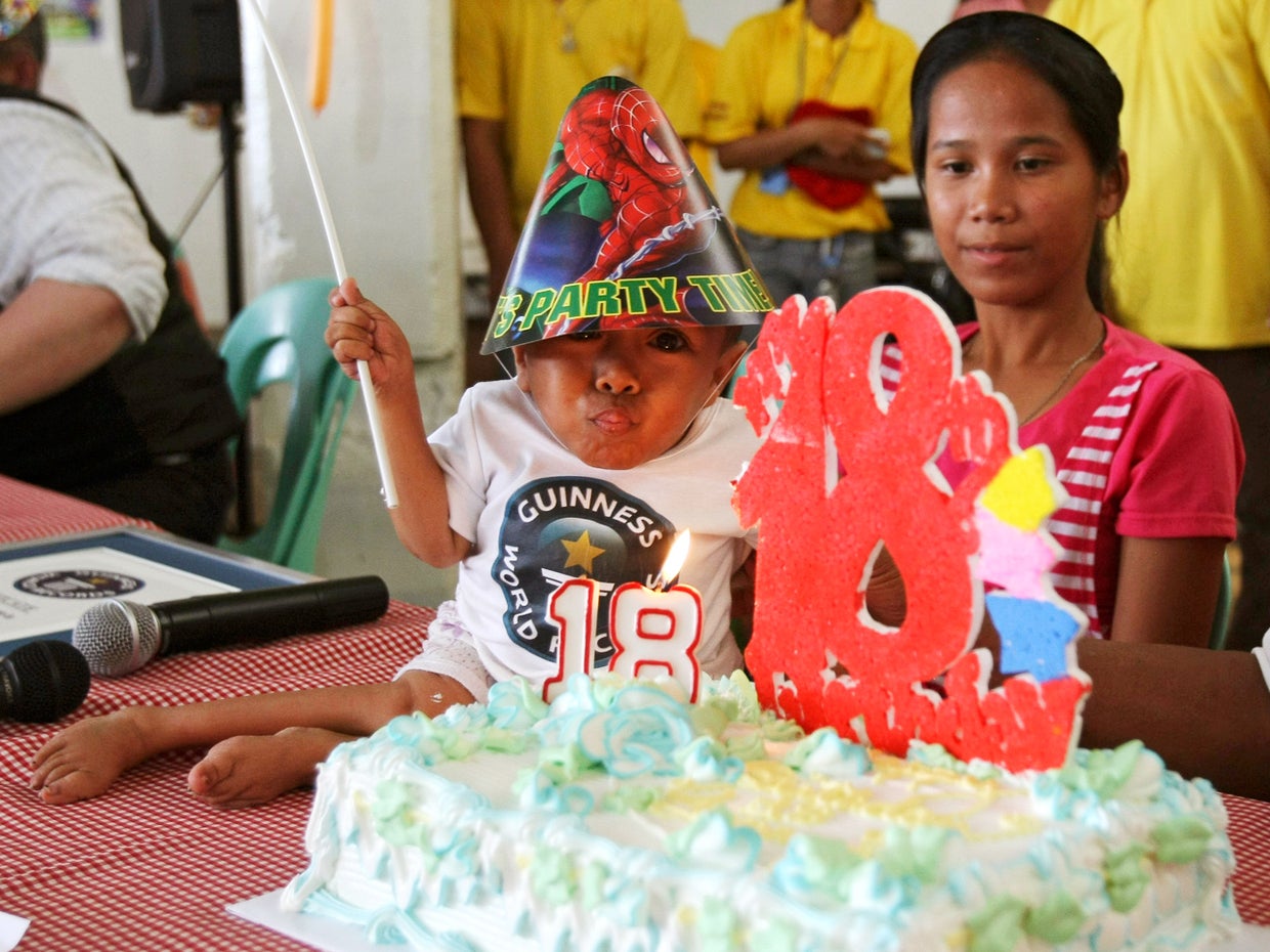 Meet world's shortest man, Junrey Balawing