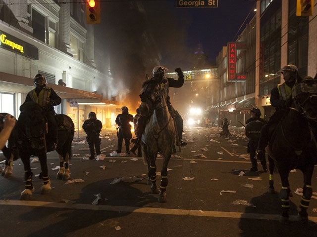 Vancouver riots after Canucks lose Stanley Cup Final