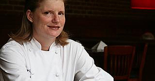 Perfect Maryland crab cakes: The key ingredient - CBS News