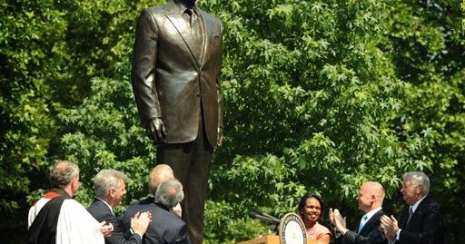 Ten-foot Reagan statue unveiled in London - CBS News