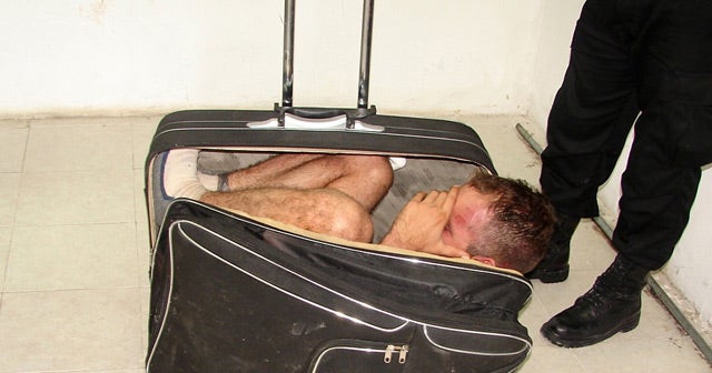 Suitcase jailbreak try thwarted: cops - CBS News