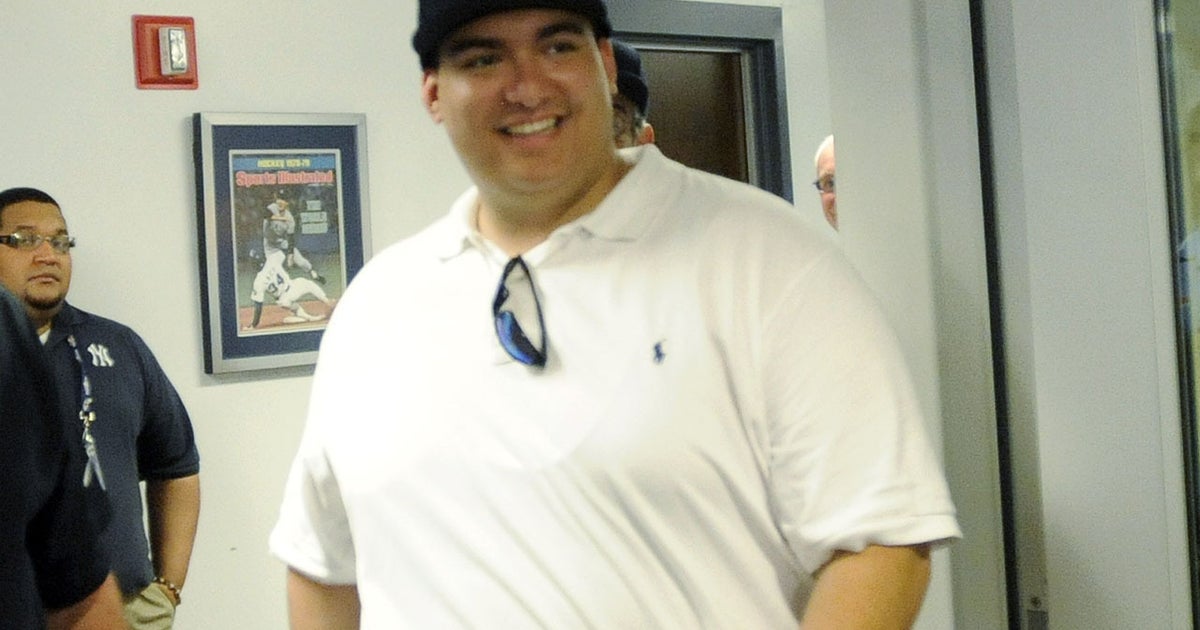 Fan gives back Jeter's 3,000K baseball - CBS News