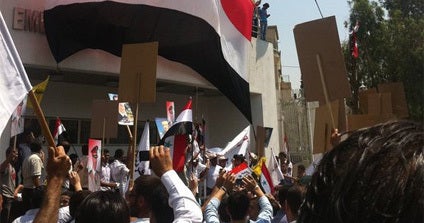 Protesters attack U.S. Embassy in Damascus - CBS News