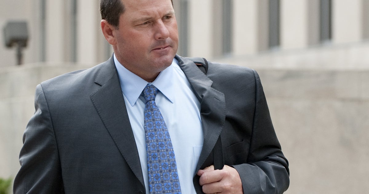 Clemens strikes out in court, faces retrial - CBS News