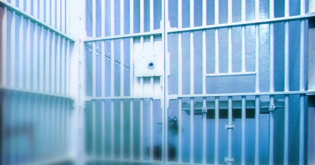 Escaped Pa. inmate captured with AK-47 - CBS News