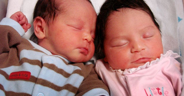 Mom with two uteruses has twins: What causes rare condition? - CBS News