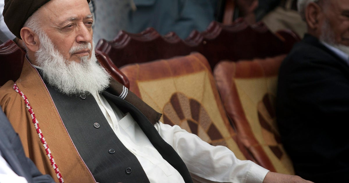 Turban bomber kills Afghan peace council chief - CBS News