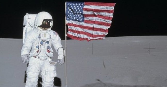 Apollo astronaut surrenders moon camera - CBS News