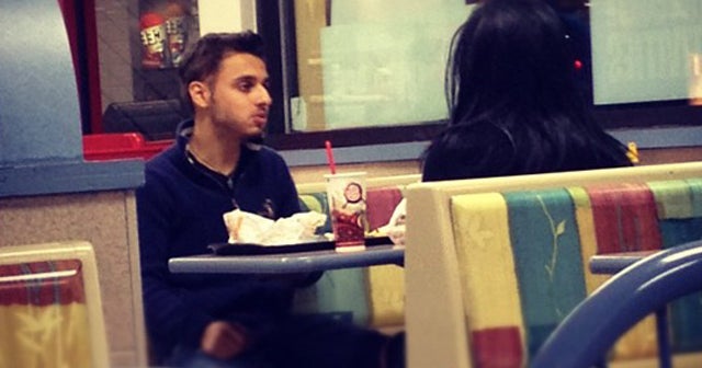 Yikes! Man live tweets couple's dramatic break up at Burger King - CBS News