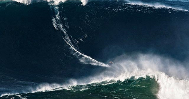 Watch: Surfer rides world's biggest wave - CBS News