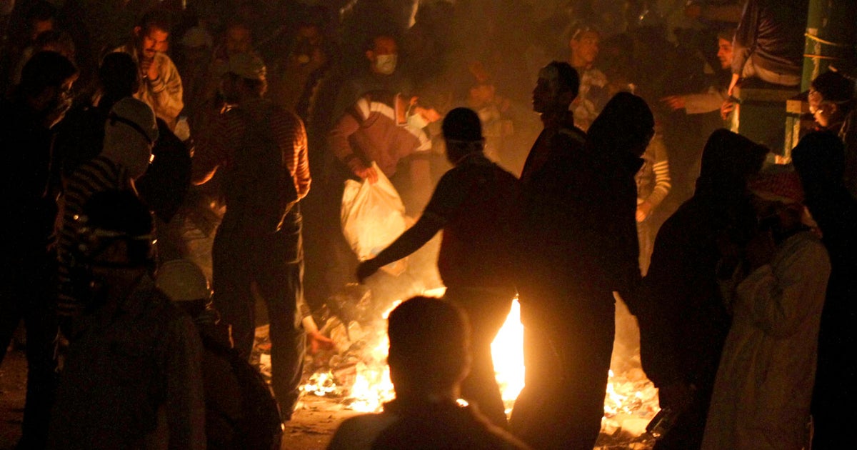 Cairo Clashes Continue World Pressure Mounts Cbs News