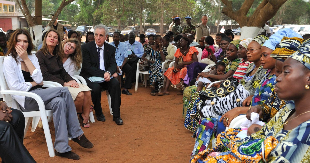 Global health fund halts new programs - CBS News