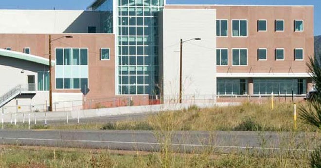 Debate over $6B Los Alamos nuke lab - CBS News