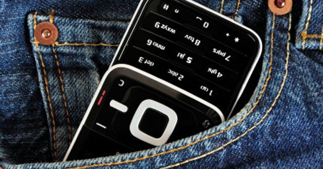 Cops: Thieves arrested after pocket-dialing 911 - CBS News