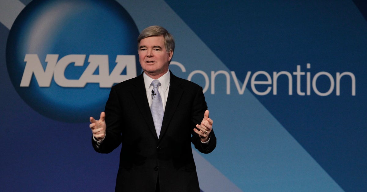 NCAA president supports 4-team football playoff - CBS News