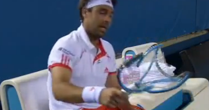 Watch: Player destroys 4 rackets at Aussie Open - CBS News