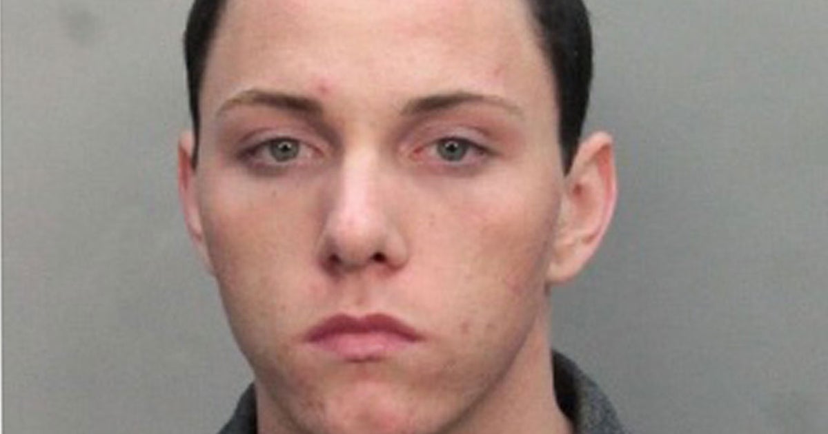 Teen Fla. police impostor has bond revoked - CBS News