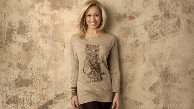 Kellie Pickler supports Cat Appreciation month by designing cat sweater ...