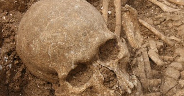 Medieval mass grave hints at gruesome secret - CBS News