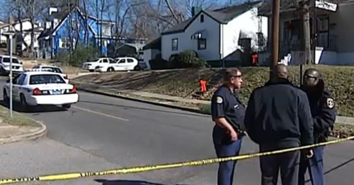 Officers investigating robbery find 5 dead in Alabama home - CBS News