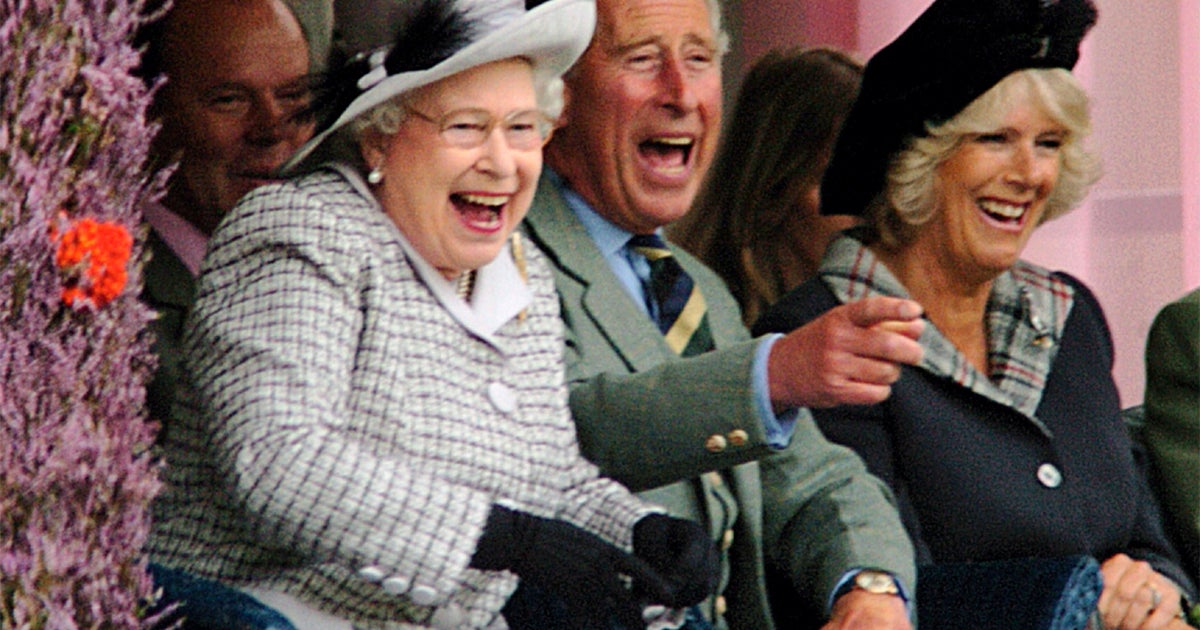 Exhibit shows Queen Elizabeth's light side - CBS News