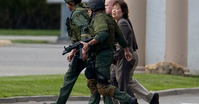 Southern California bank hostage rescued - CBS News