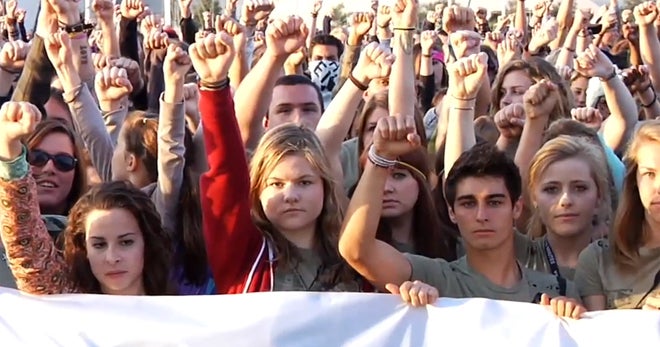 Charity defends "Kony 2012" video, expenses - CBS News