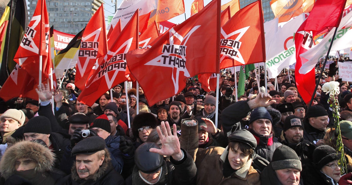 Thousands protest Putin, but crowd smaller - CBS News