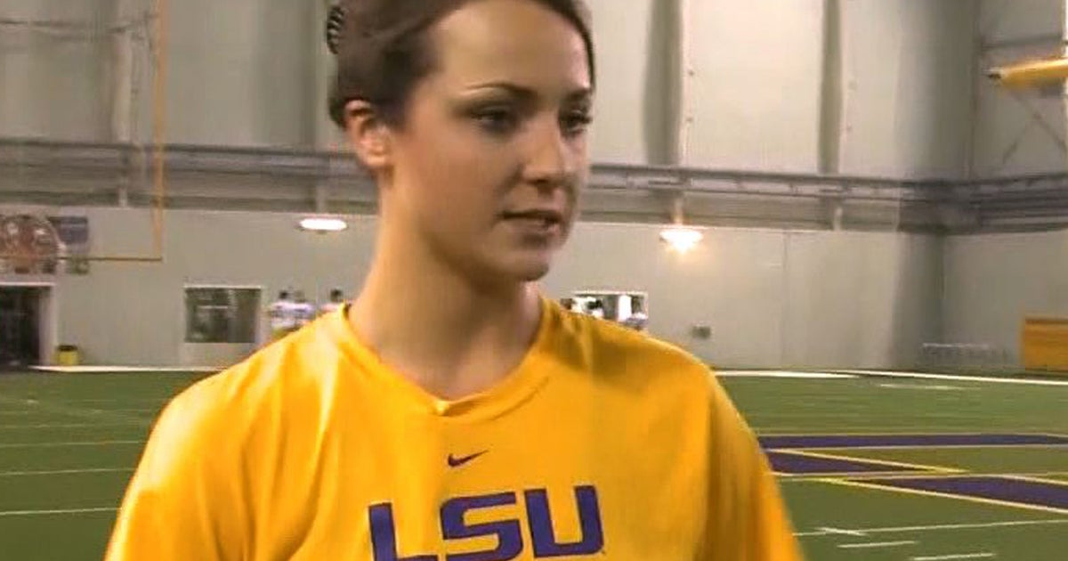 Homecoming queen misses cut for LSU football - CBS News