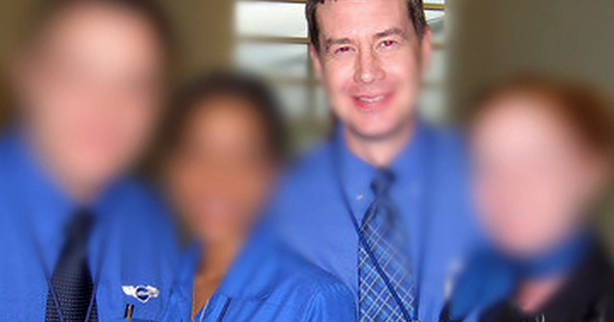 JetBlue co-pilot hailed as hero - CBS News
