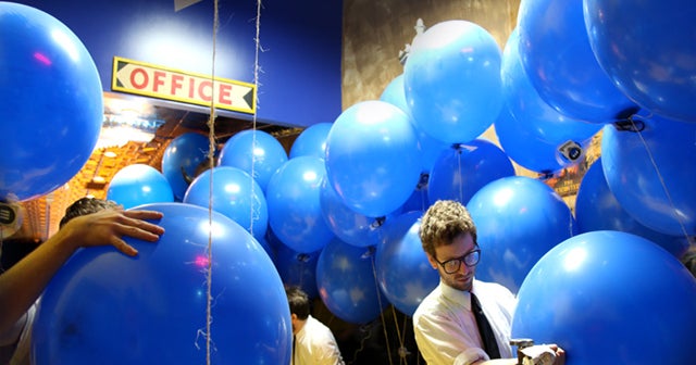 Jack White's new single released via helium balloons - CBS News