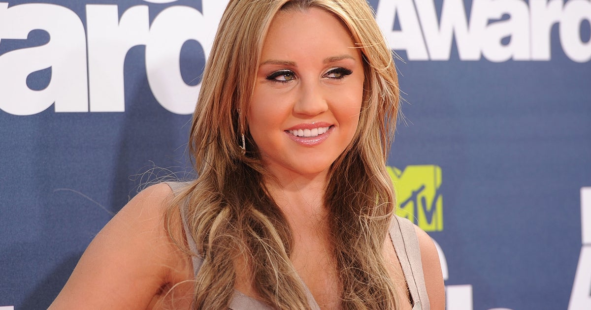 Amanda Bynes pleads not guilty in hit-and-runs - CBS News