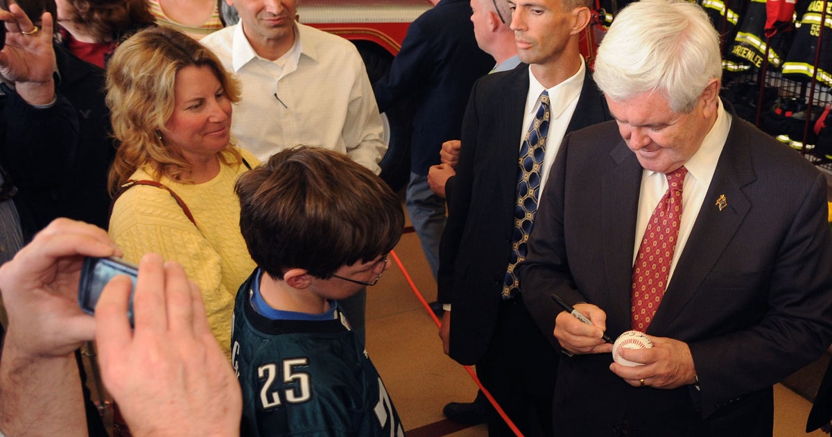 Gingrich keeps campaigning - and keeps drawing an audience - CBS News