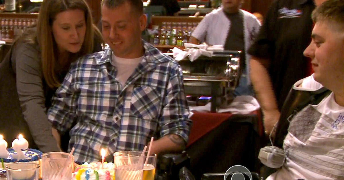 Breaking bread with fellow wounded veterans - CBS News