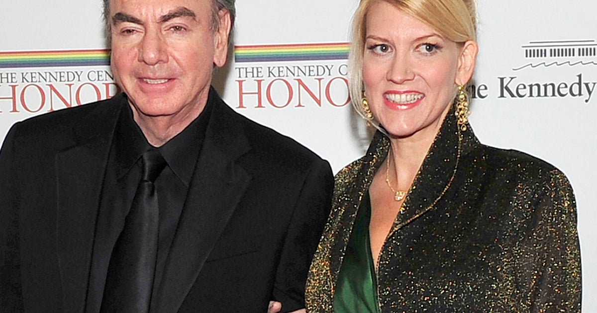 Neil Diamond and Katie McNeil tie the knot - CBS News