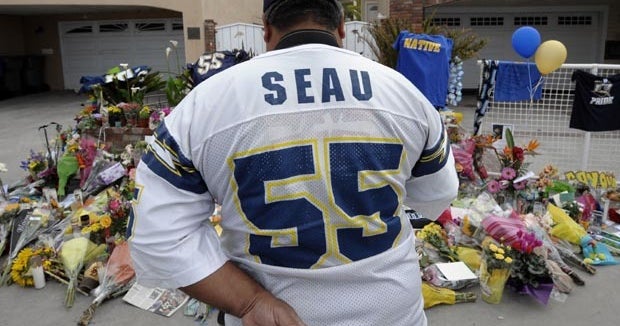 Junior Seau's death stuns San Diego, ex-teammates - CBS News