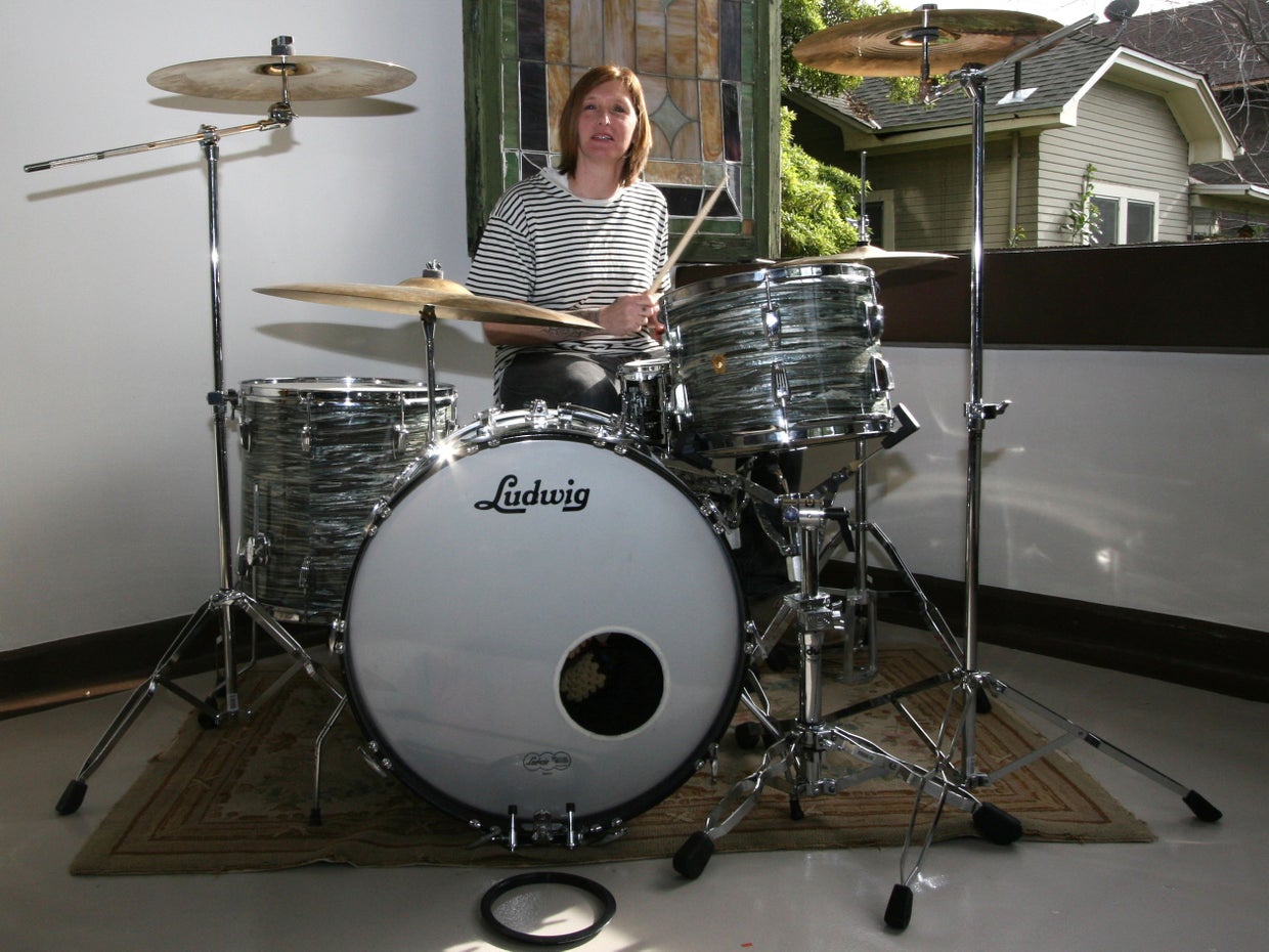 "Hit So Hard": Rock documentary goes behind the scenes of band Hole ...