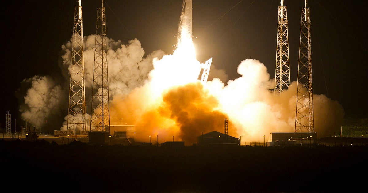 SpaceX rocket blasts off; Cargo ship heads to space station - CBS News