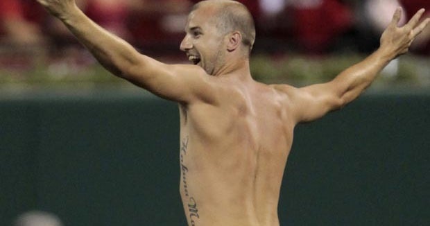 Streaker at Cardinals game says he lost a bet - CBS News