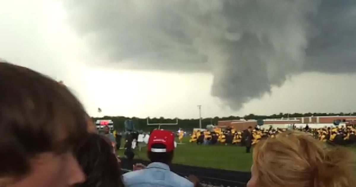 Possible funnel cloud threatens N.J. graduation - CBS News