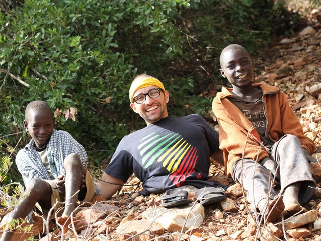 Man without legs climbs Mt. Kilimanjaro