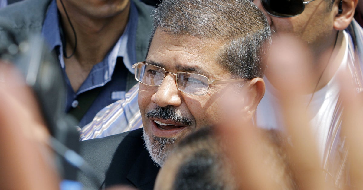 Egypt's Morsi moves into Mubarak's old office - CBS News