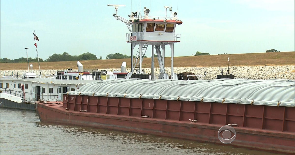 Low Mississippi River creates 97-boat jam - CBS News