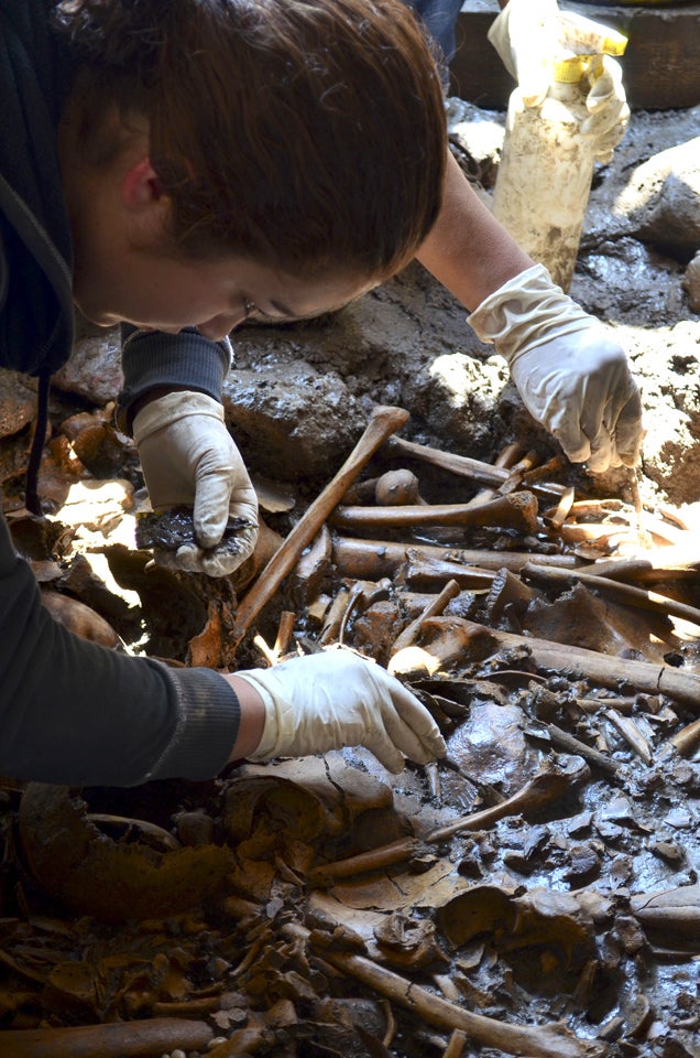 Mexico finds large, unusual Aztec burial site - CBS News