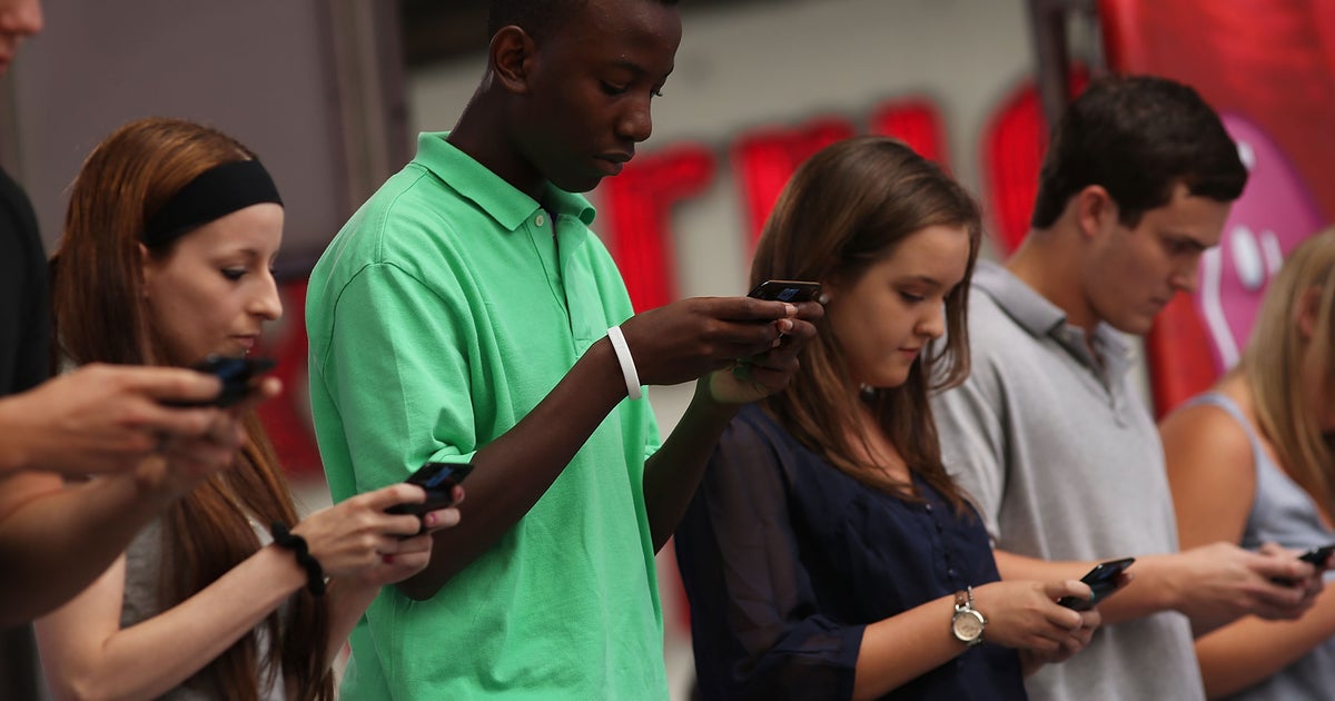 Millennials admit smartphones are sapping their happiness - CBS News