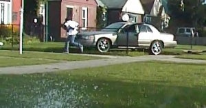 Detroit man flees from police with 21-month baby in his arms - CBS News
