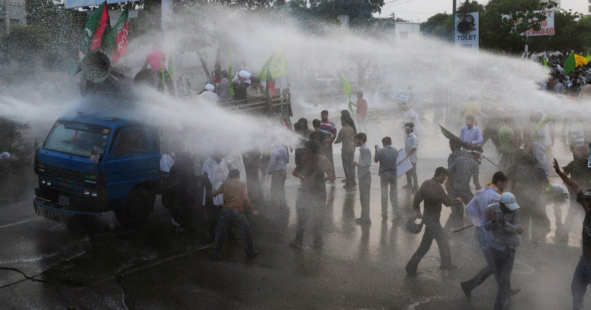 Violent anti-U.S. protests continue in Pakistan - CBS News