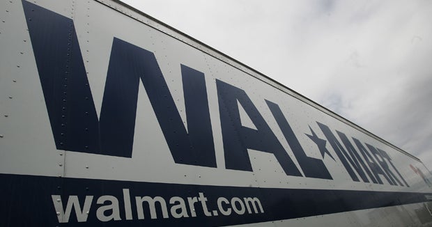 3 women workers claim Wal-Mart discrimination - CBS News